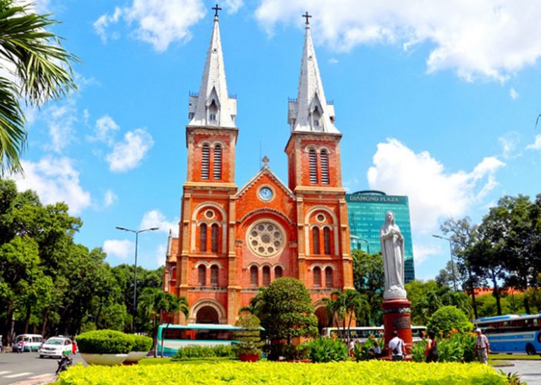Những địa điểm Nổi Tiếng ở Thành Phố Hồ Chí Minh Mà Bạn Nhất định Phải Ghé Qua